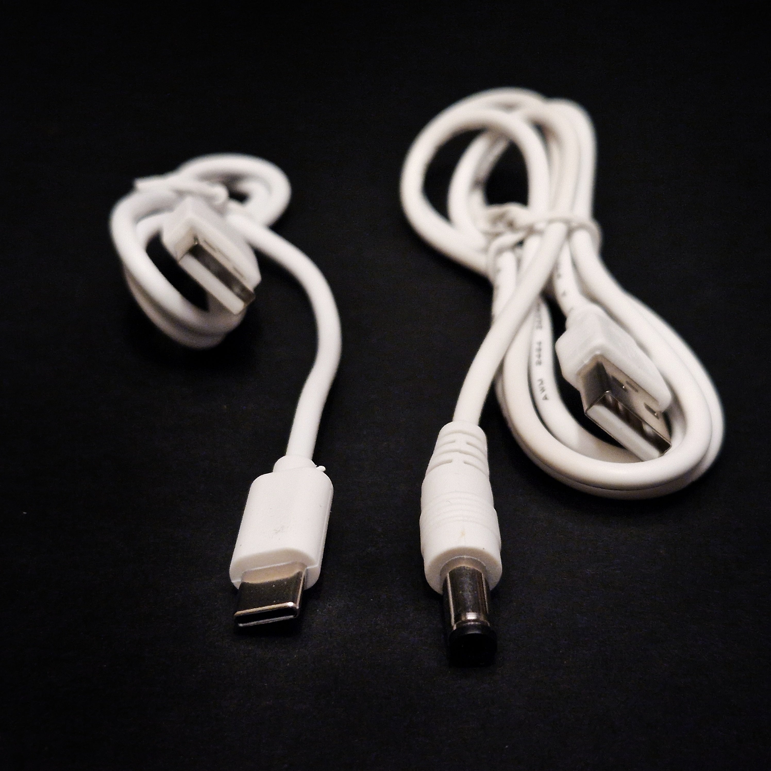 Charging cable (round connector) – KenJo Sabers